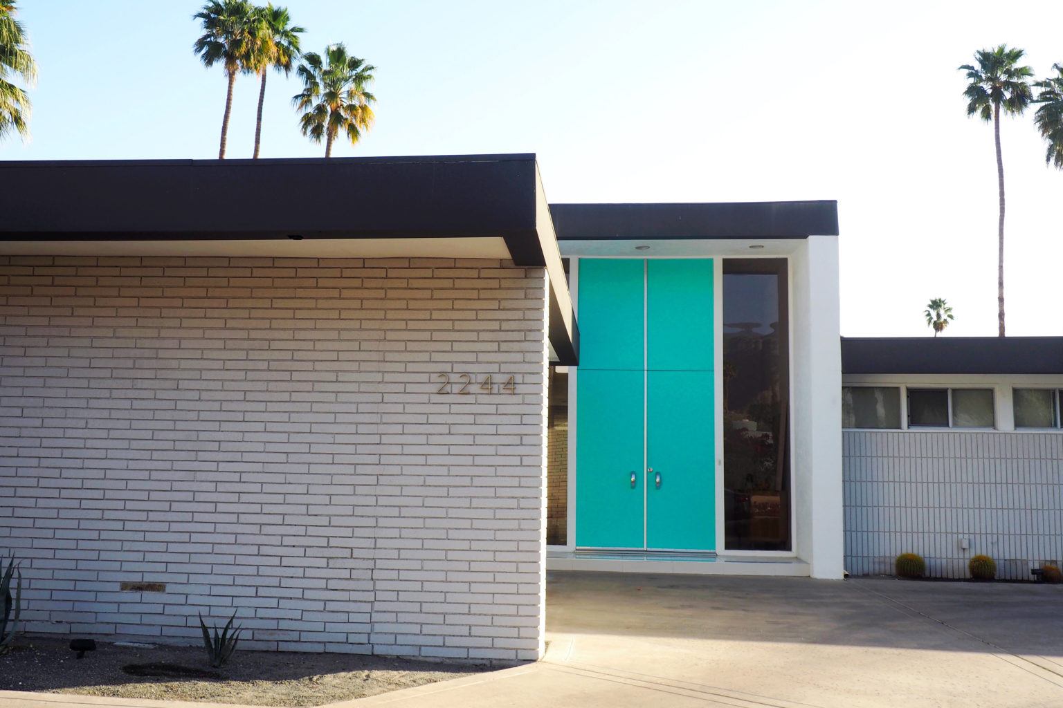 The Perfect Palm Springs Door Tour (That Pink Door Plus Other Favorites)
